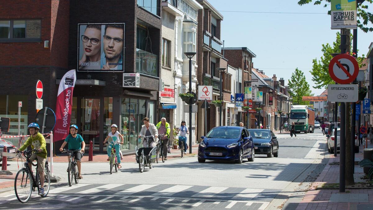 Nuts- en rioleringswerken leiden tot hinder in Statiestraat in Zwijndrecht | Nieuwsblad